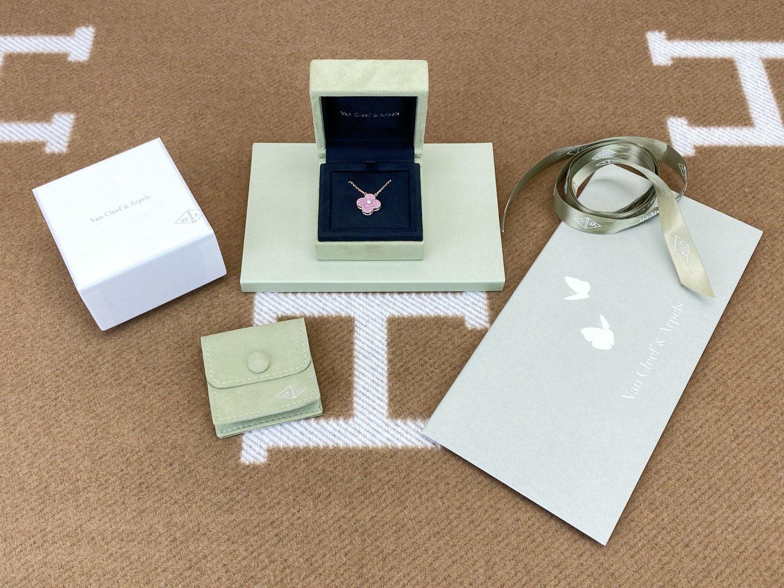 VCA Jewelry 0010 – Orchmelia