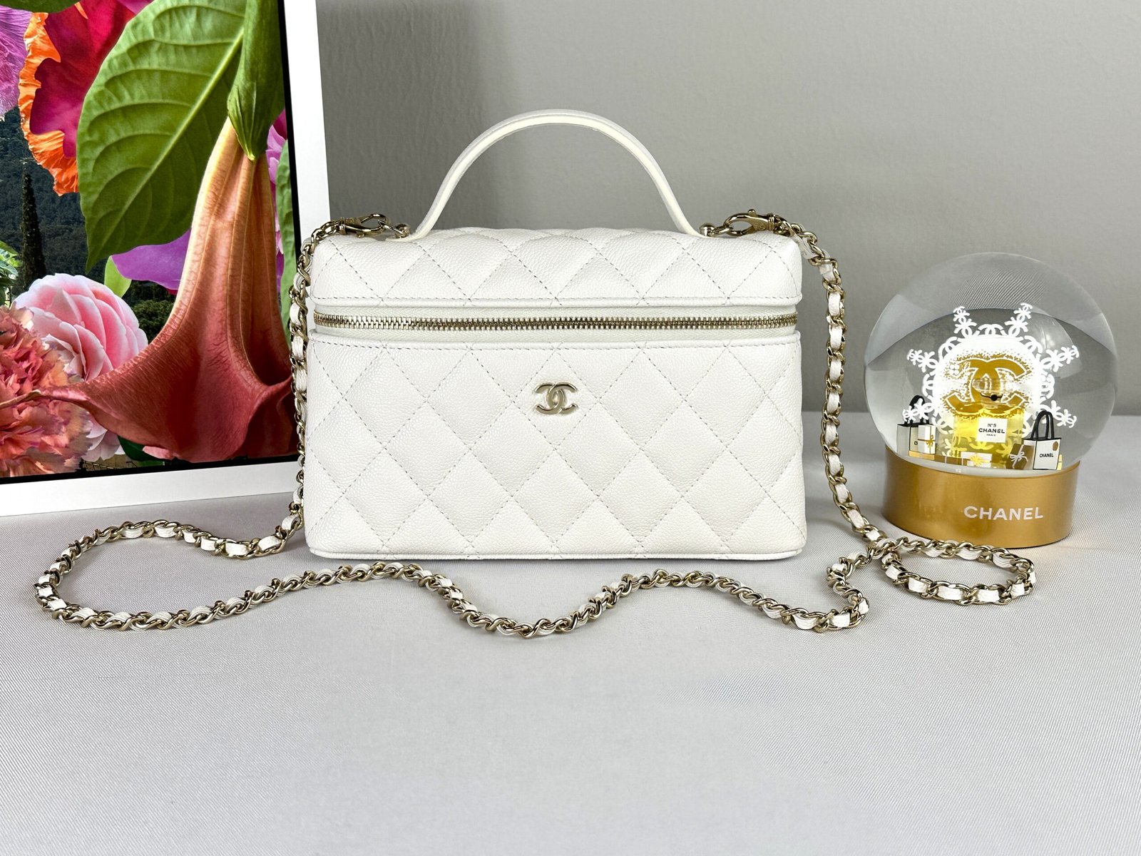 Chanel 25C White Caviar Vanity Case with Chain – Orchmelia